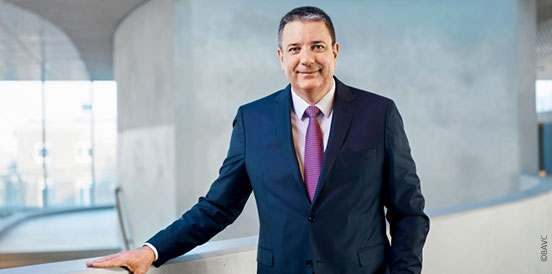 Dr. Kai Beckmann, Mitglied der Geschäftsleitung von Merck und Präsident ...